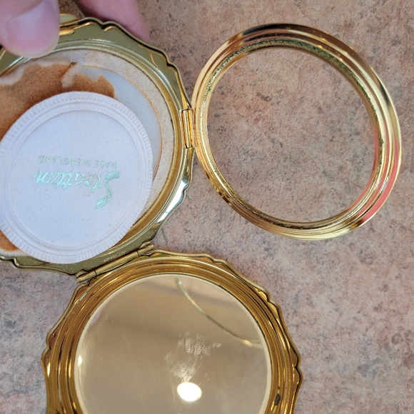 Stratton | Makeup | Vintage Stratton Compact Made In England Mcm Glam ...